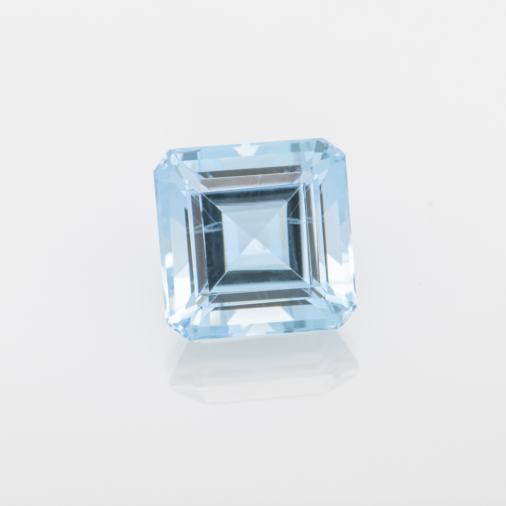 Aquamarine | Blue variety of Beryl | Mayer and Watt